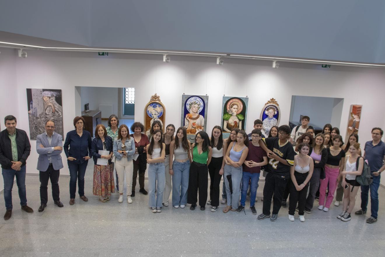 Inauguração da exposição de pintura “Entre o Sagrado e o Profano II” de ...